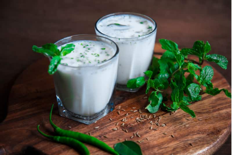 छाछ के फायदे और नुकसान - Buttermilk (chaas) benefits and side effects