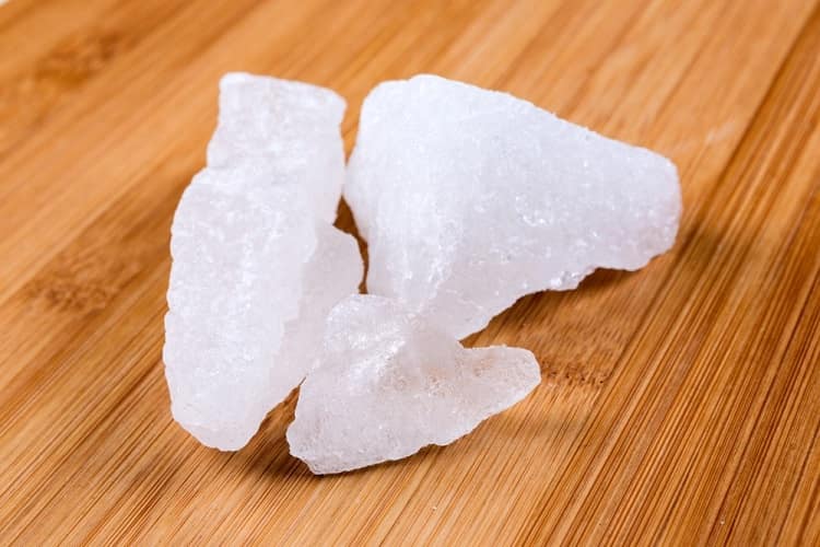 फिटकरी के फायदे और नुकसान - Fitkari (Alum) Benefits in Hindi