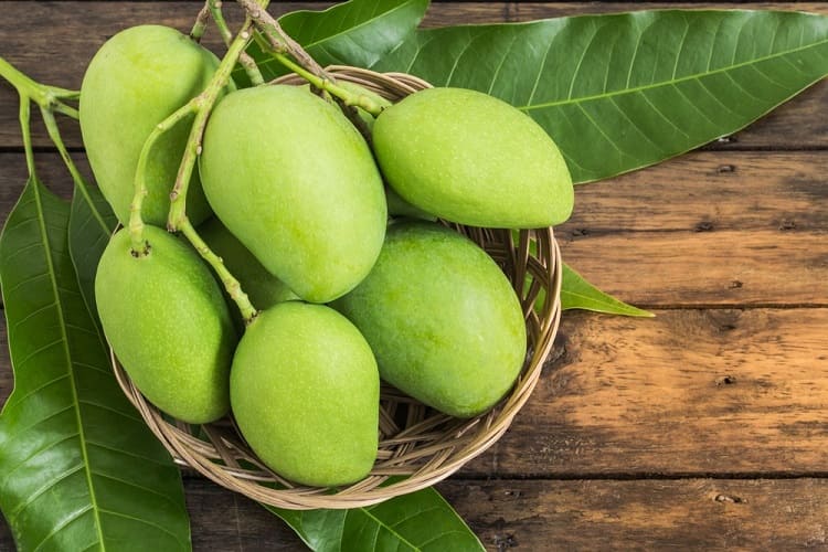 Kacha Aam Raw Mango Khane Ke Fayde Aur Kacha Aam Raw Mango Khane Ke Fayde Aur